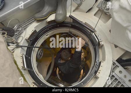 KETCHIKAN, Alaska (October 27th, 2018) Sailors on Undersea Rescue ...