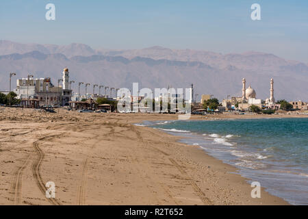 The beach in the district of Nimah, in Sur, Oman Stock Photo - Alamy