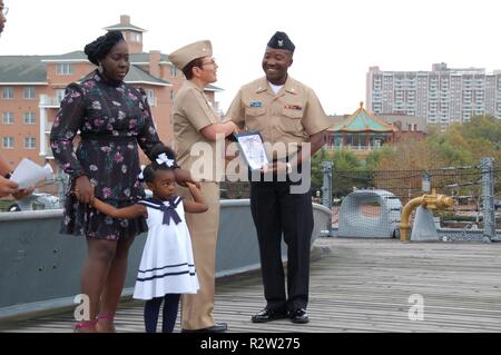 U.S. service members attending Naval School Explosive Ordnance Disposal ...