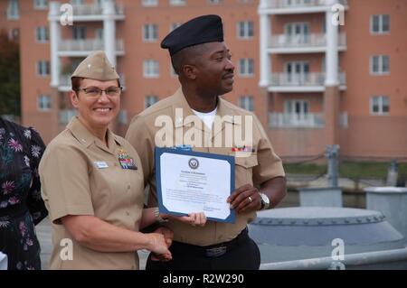 U.S. service members attending Naval School Explosive Ordnance Disposal ...