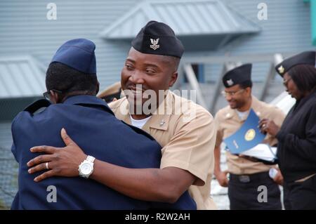 U.S. service members attending Naval School Explosive Ordnance Disposal ...