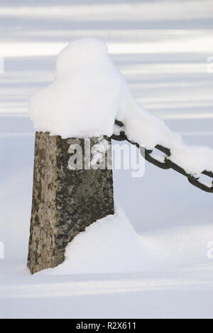 Metal bollard with chain link fence Stock Photo - Alamy