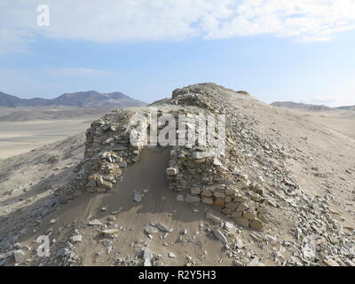 Chanquillo - ancient monumental complex Peru Stock Photo - Alamy