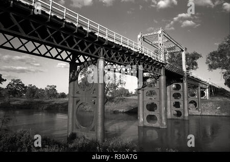 The historic lifting bridge over the Darling River in North Bourke in ...