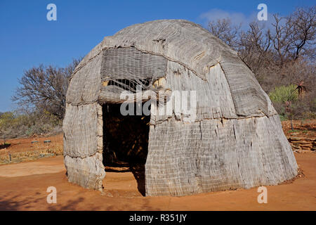 A typical 'skerm' or shelter built by Bushmen (San) in the Karoo Desert ...