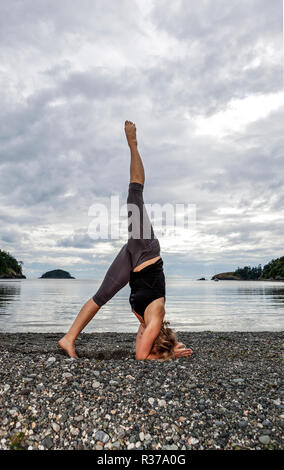 WASHINGTON - Yoga instructor Carly Hayden warming up Stock Photo - Alamy