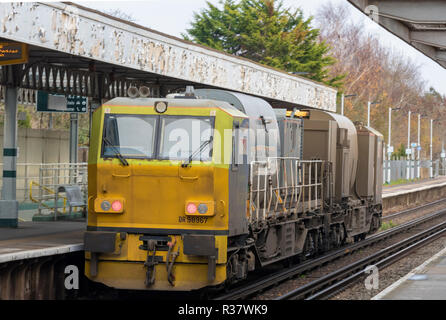 Network Rail track cleaning train DR98957 Stock Photo - Alamy