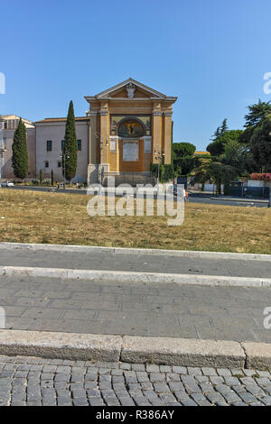 ROME, ITALY - JUNE 24, 2017: Panoramic view of ruins in Palatine Hill ...