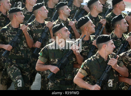 Beirut, Lebanon. 22nd Nov, 2018. Lebanese female soldiers march during ...