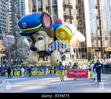 The PAW Patrol balloon floats in the Macy's Thanksgiving Day Parade on ...
