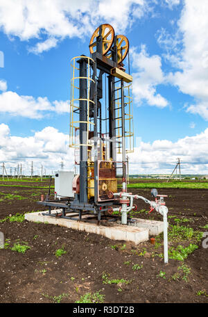 Working pump jack fracking crude extraction machine Stock Photo - Alamy