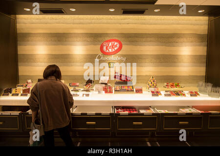 Shopping at the Kit Kat Chocolatory store in Tokyo, Japan Stock Photo ...