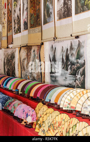 Guilin China Fan Painting Stock Photo - Alamy