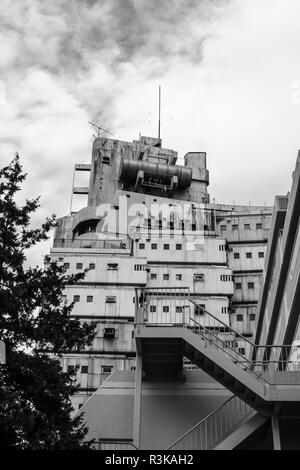 New Sky Building No. 3 / Gunkan building ('battleship building ...