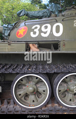 Tank in front of the Independence Palace also known as Reunification ...