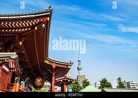 Kaminari-mon Gate in Asakusa, Tokyo Stock Photo - Alamy