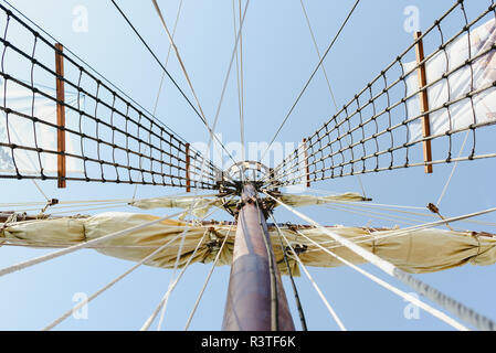 Mainmast and rope ladders to hold the sails of a sailboat Stock Photo ...