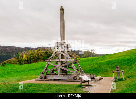 medieval counterweight trebuchet Stock Photo - Alamy