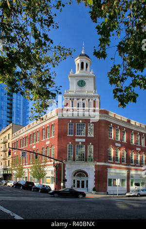 USA, Oregon, Portland. Portland Telegram building and orange Max light ...