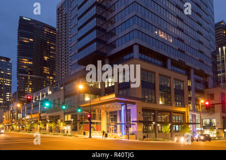 USA, Washington State, Bellevue. Office building and Bellevue Square ...