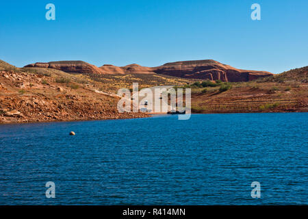 Halls Crossing and Bullfrog Lake Powell and the Glen Canyon National ...
