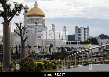 Bandar Seri Begawan, Brunei: Architectural details of the Masjid Omar ...