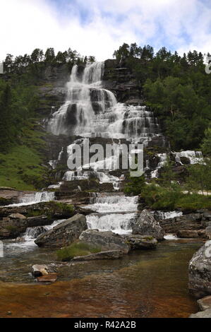waterfall tvinnefossen voss hopland norway Stock Photo - Alamy