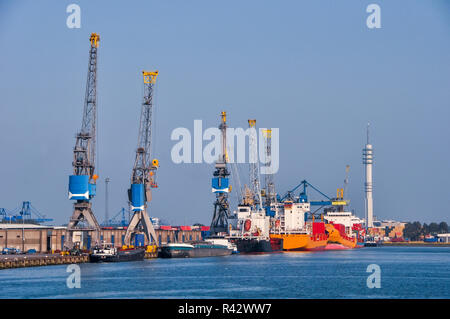 Rotterdam sea cargo port skyline Stock Photo - Alamy
