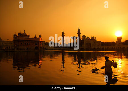 Sikh man cleaning the sacred pool. The Golden Temple. Amritsar. Punjab ...