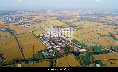 Yangzhou, Yangzhou, China. 25th Nov, 2018. Yangzhou, CHINA-Aerial ...