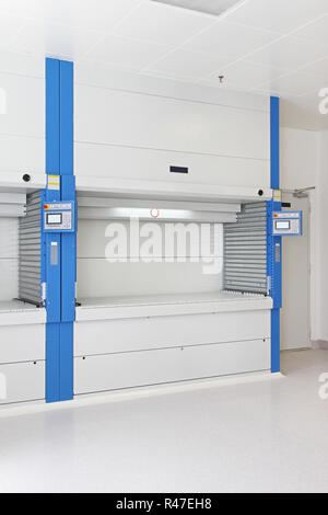 Automated High Bay Warehouse Stock Photo - Alamy