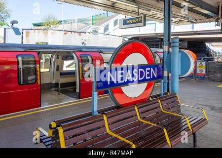 London Underground station platform tube map "Arnos Grove" Piccadilly ...