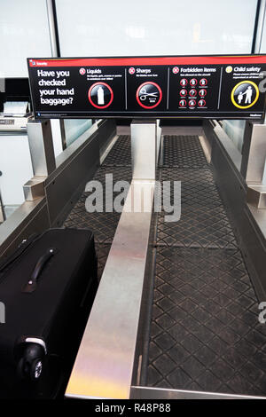 Airport check in conveyor belt weighing scale / scales to weigh ...