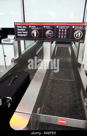 Airport check in conveyor belt weighing scale / scales to weigh ...