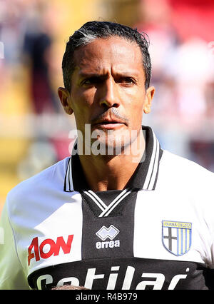 Bruno Alves of Parma Calcio 1913 challenges Duvan Zapata of Atalanta ...