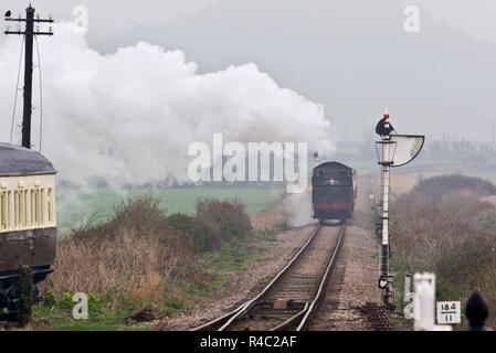 7800 Class steam locomotive Foxcote Manor 7822 approaching Blue Anchor ...