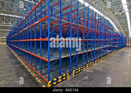 Distribution center warehouse storage shelving, metal racking pallet ...