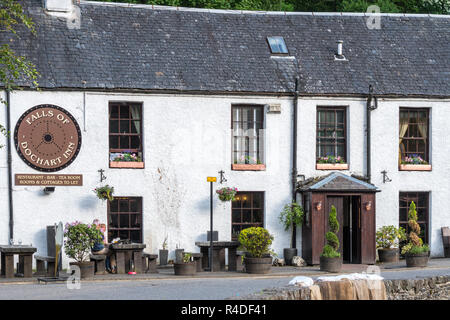 18th century Falls of Dochart Inn, hotel-restaurant in the village ...