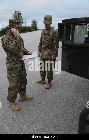 U.S. Army Soldiers use a radio to communicate Stock Photo - Alamy