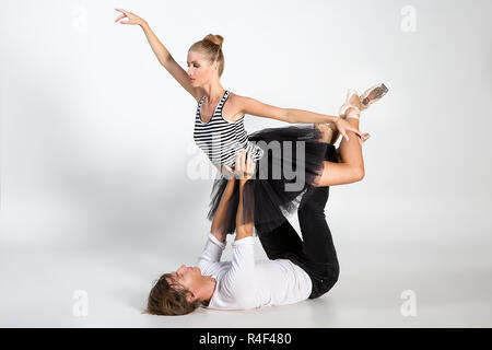 Beautiful ballet couple Stock Photo - Alamy