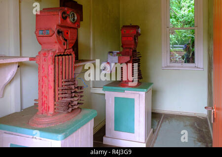 At Spring Bluff Railway Station Stock Photo - Alamy