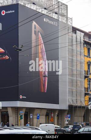 Apple iPhone XS Ad poster, Apple Advertising poster in the London ...