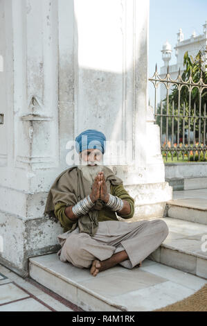 Armed, old Indian Sikh warrior (nihang) with his traditional lance ...