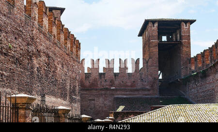 travel to Italy - m-shaped merlons on walls of Castelvecchio (Scaliger ...