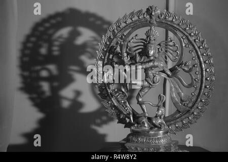 Natraj Nataraj Nataraja sculpture dancing Indian God Lord Shiva tandav ...
