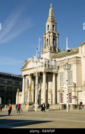 Leeds Civic Hall and Millenium Square, Leeds Stock Photo - Alamy