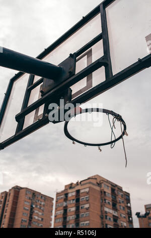 Torn basketball net Stock Photo - Alamy