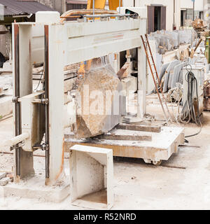 Plant for cutting stone blocks into slabs for the construction industry ...