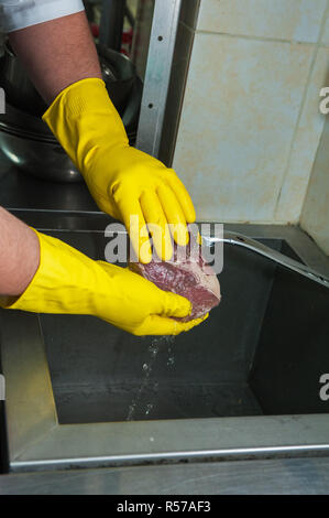 washing and cleaning meat Stock Photo - Alamy