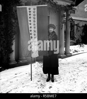 National Women's Party member with flag ca. 1910-1920 Stock Photo - Alamy